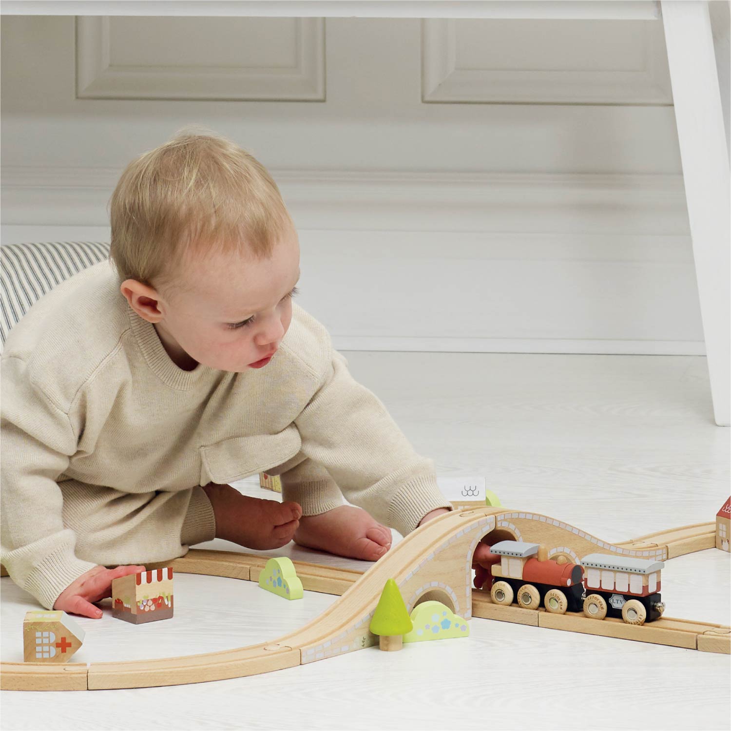 Le Toy Van Figure of 8 Train Set – Little Sensory Home